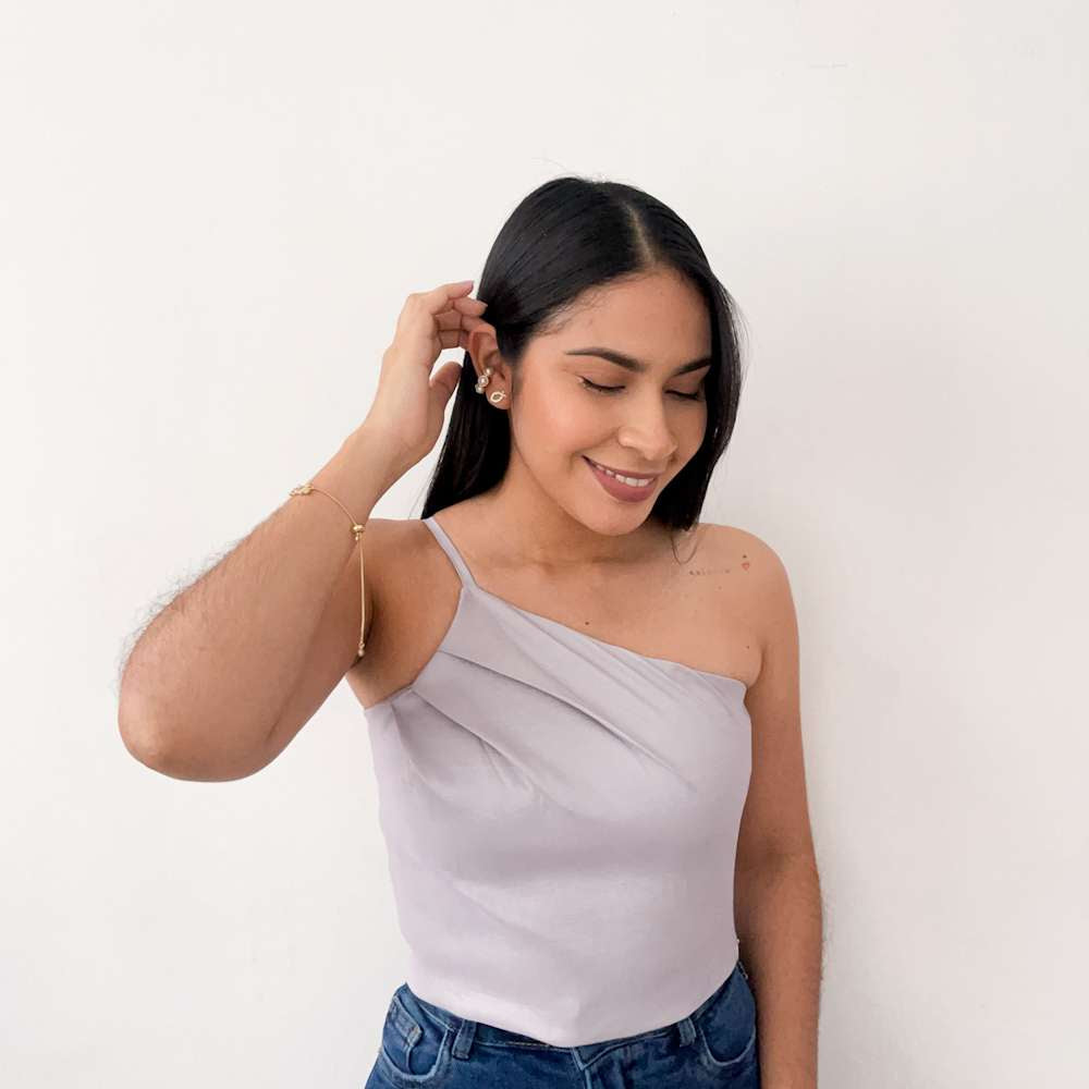Top one shoulder tablones gris